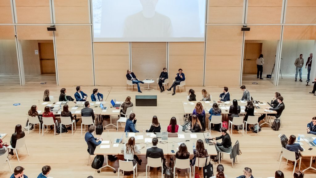 Our professional and career paths | Intesa Sanpaolo