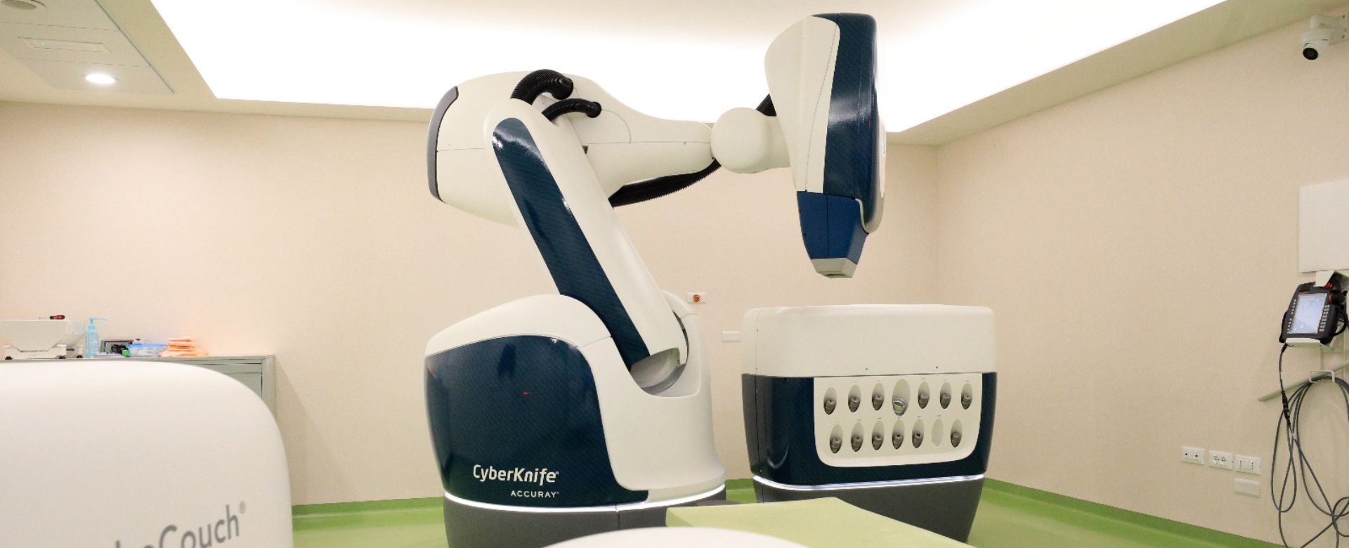 Donation of an innovative radiotherapy system to Bellaria hospital in ...