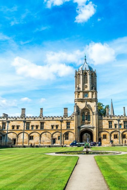 Intesa Sanpaolo – Oxford University: MBA scholarships for future women ...